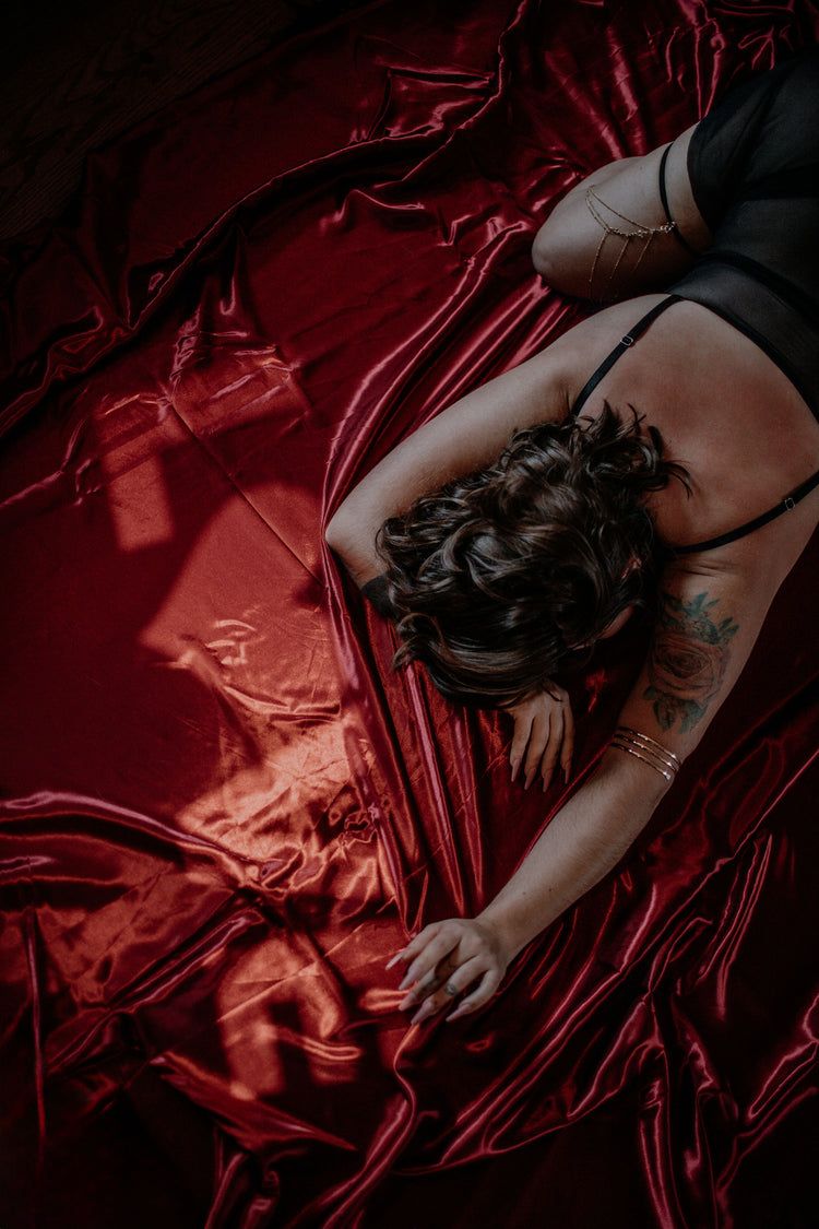 Boudoir Photography – Bohemian Blooms